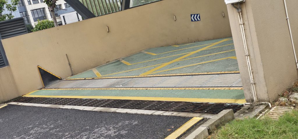 Automatic Flood Barrier Solutions Manufacturer | NEWFLAG